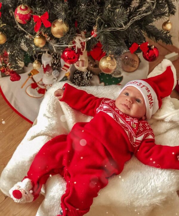 25 Super Cute Baby’s First Christmas Photo Ideas – My Motherhood Made Easy