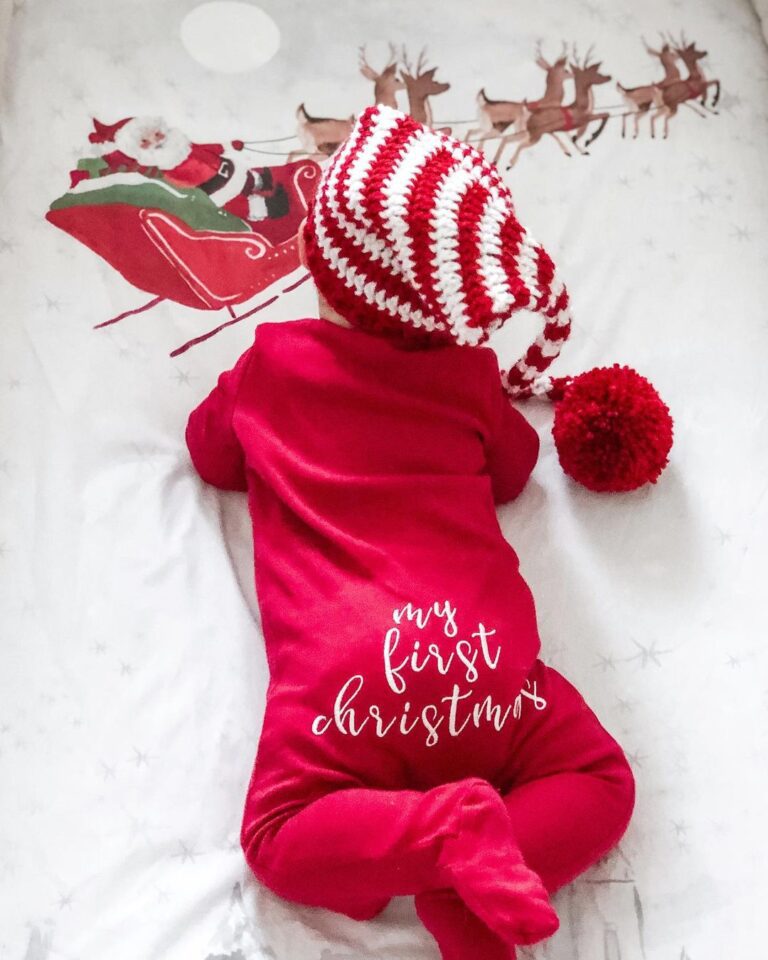 25 Super Cute Baby’s First Christmas Photo Ideas – My Motherhood Made Easy
