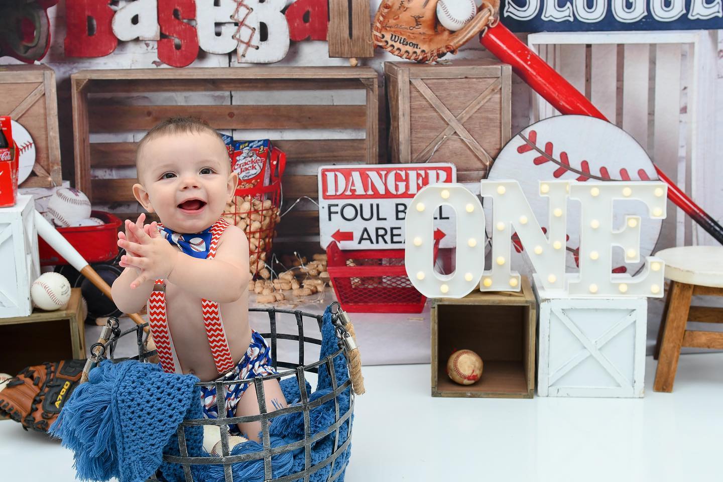 15 Cute First Birthday Photoshoot Ideas for Boys [Creative & Unique ...